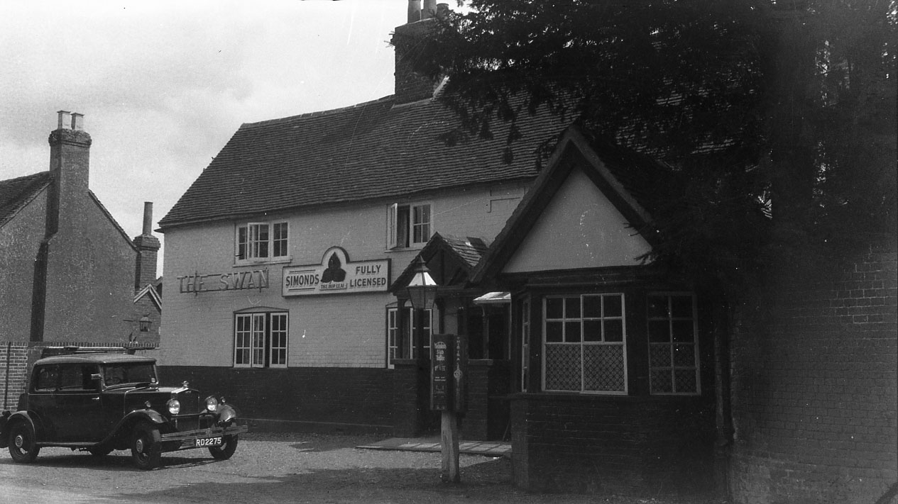 File:Three-Mile-Cross-Swan-4.jpg - Brewery History Society Wiki